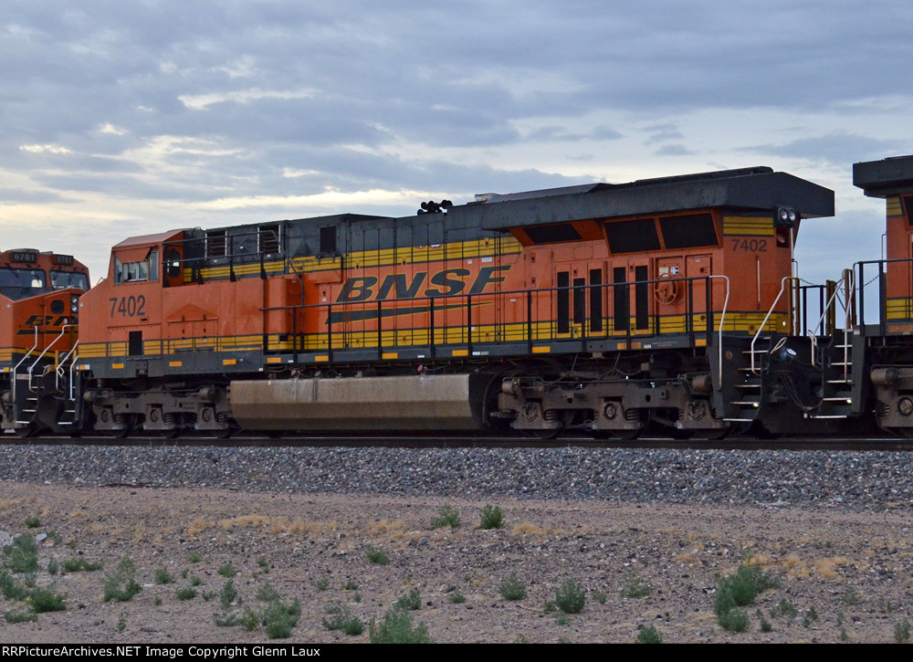 BNSF 7402